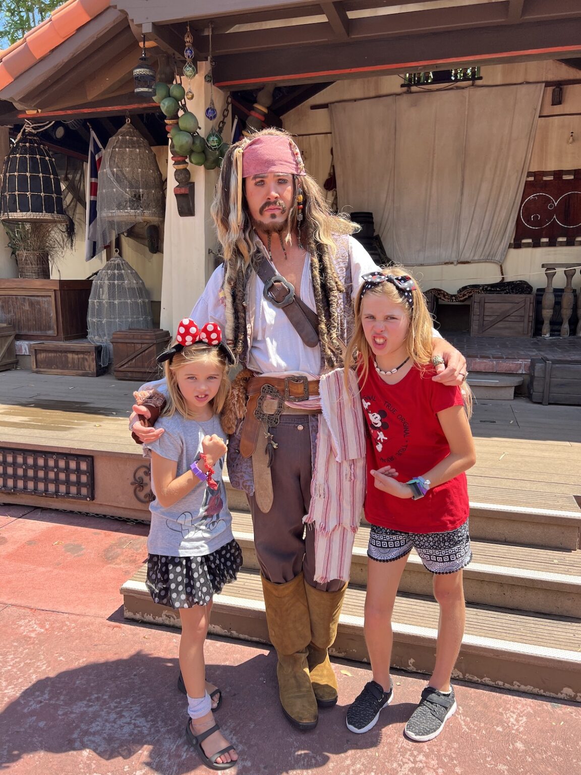 How to Meet Characters at Disney World: Tips for Disney World Character ...