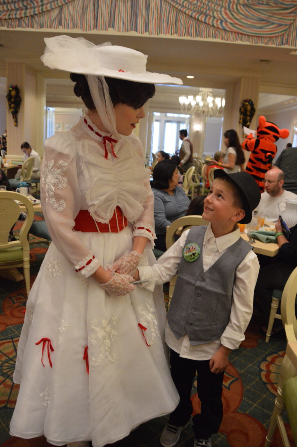 How to Meet Characters at Disney World: Tips for Disney World Character ...