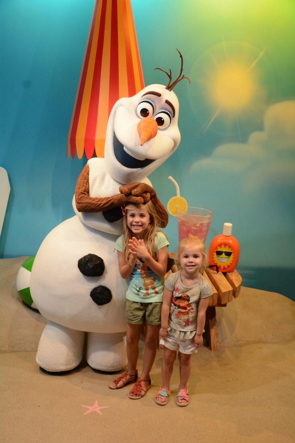 How to Meet Characters at Disney World: Tips for Disney World Character ...