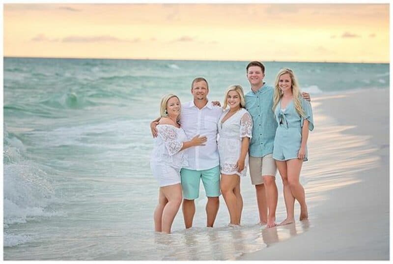 30+ Best Beach Family Photo Ideas: Tips for Getting the Best Pictures