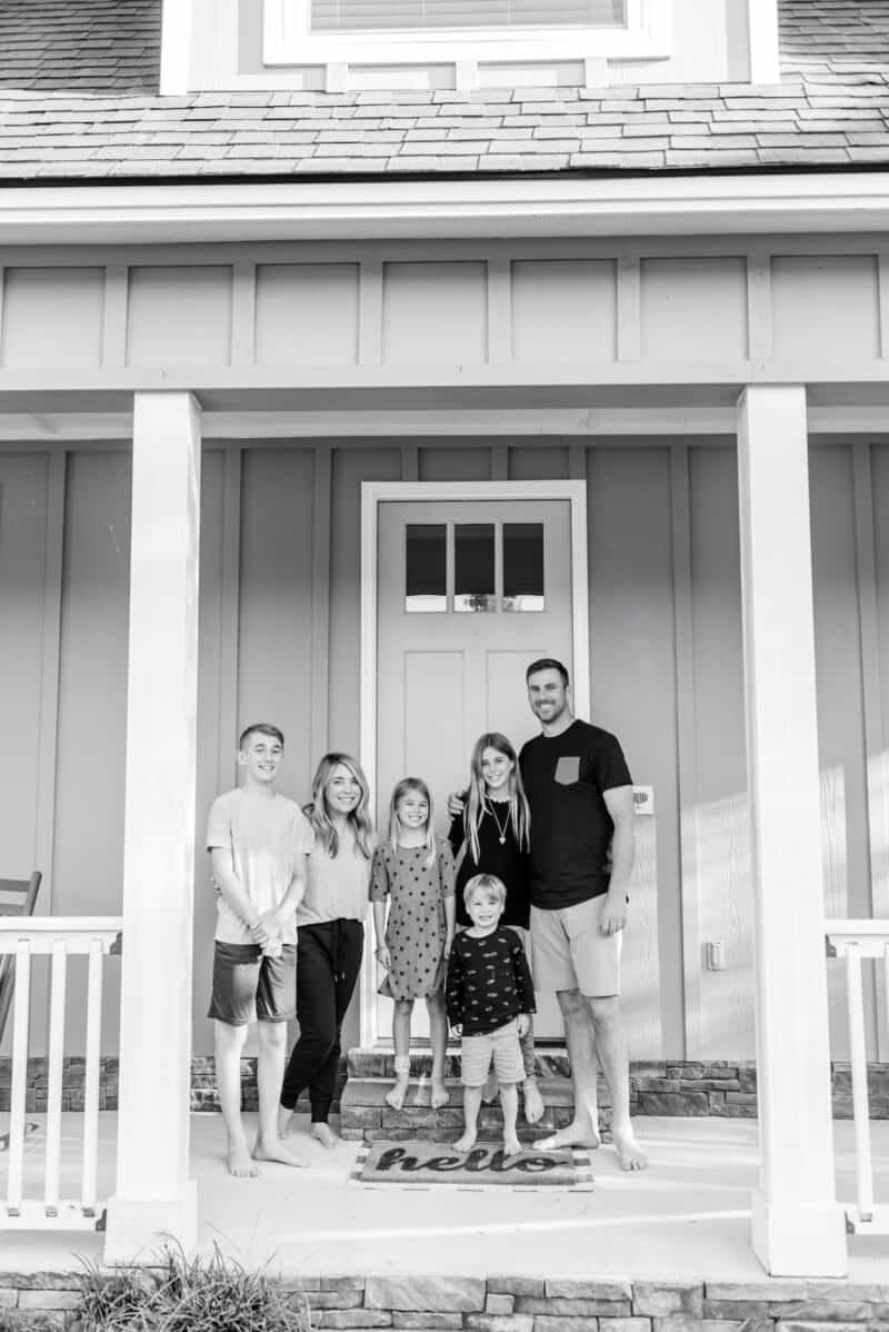 Family Photos at Home Before Moving: Lifestyle Photography at Home