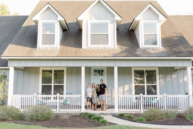 Family Photos at Home Before Moving: Lifestyle Photography at Home